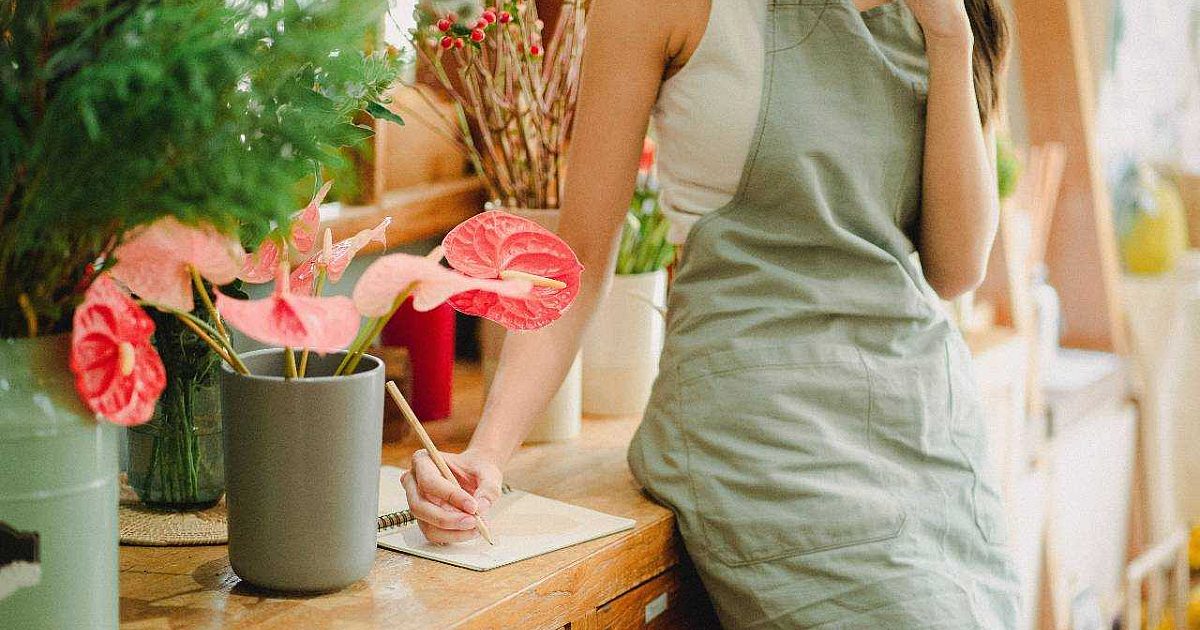 Tyl in action with Floral Glory - Tyl by NatWest